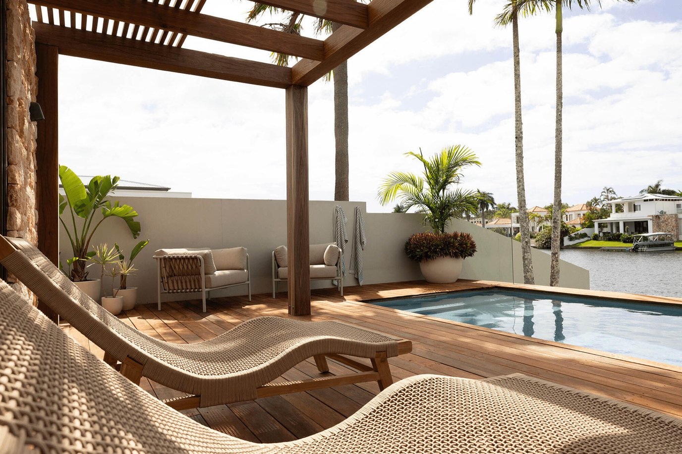 Magnesium vs Chlorine Pools: How to Decide